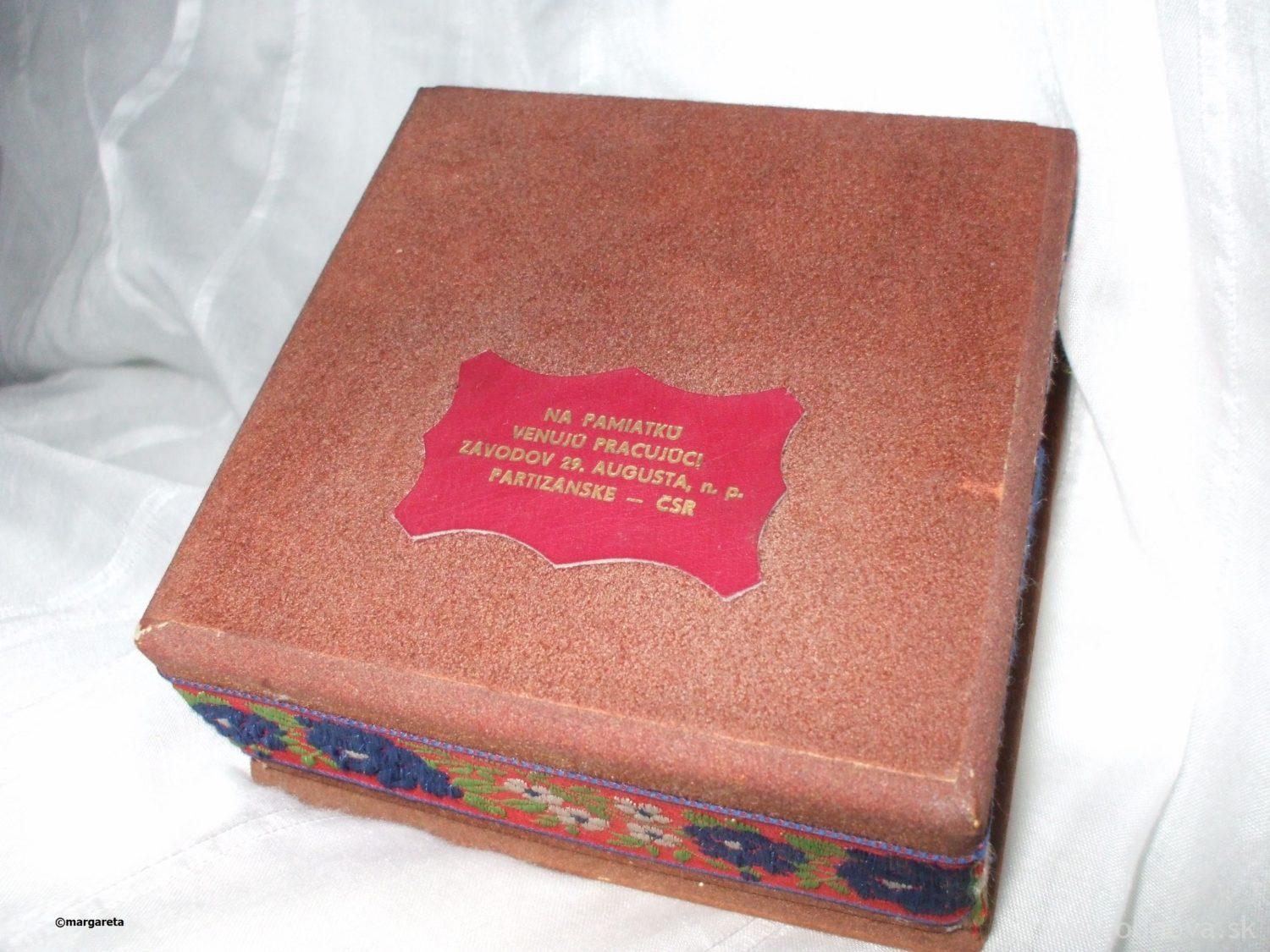 Firemné a reklamné predmety zaniknutých tovární Baťa a ZDA – Obnova.sk